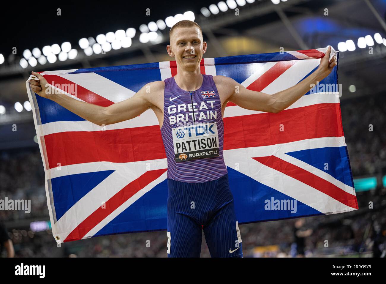 Ben Pattison celebrating her medal with her country's flag in the 800 ...