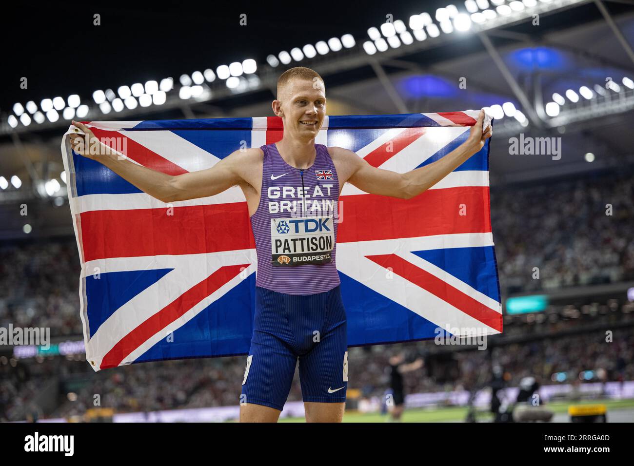 Ben Pattison celebrating her medal with her country's flag in the 800 ...