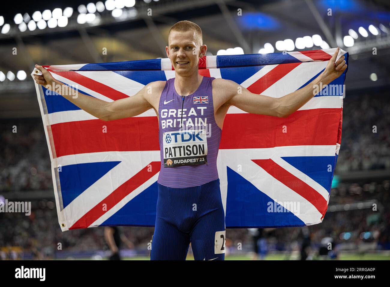 Ben Pattison celebrating her medal with her country's flag in the 800 ...