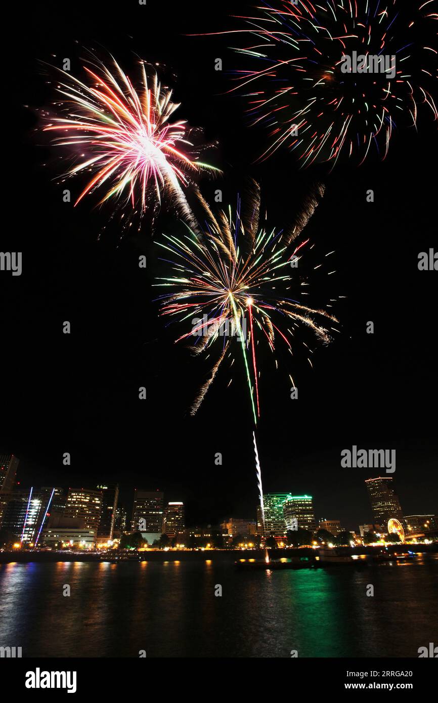 Vertical image fireworks display hi-res stock photography and images ...