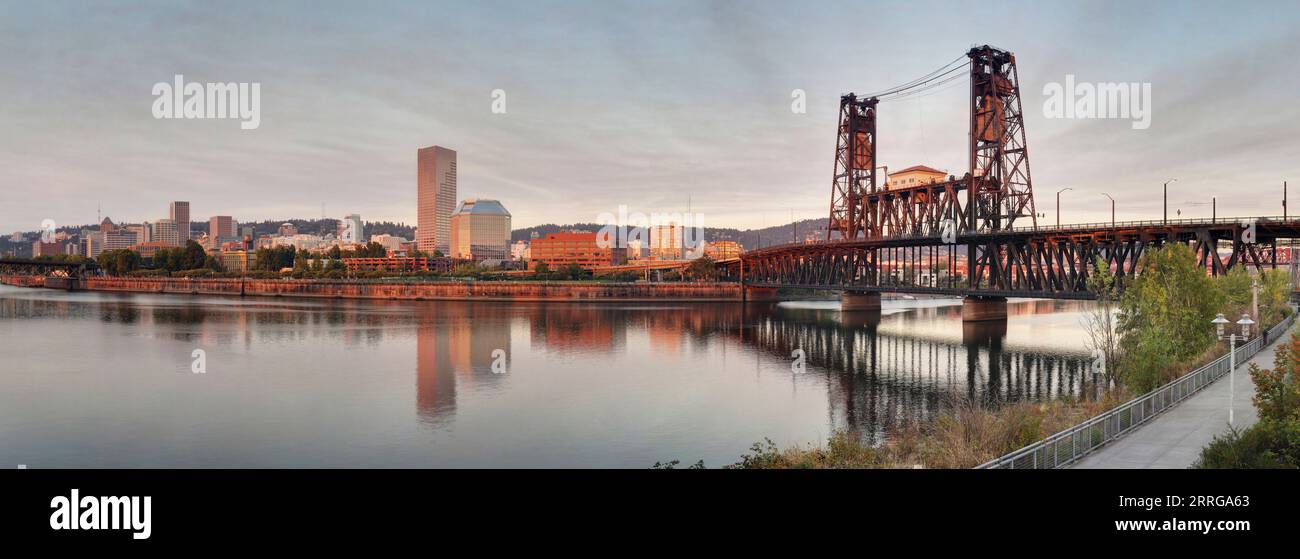 Steel Bridge Willamette River Portland Oregon Panoramic Stock Photo - Alamy