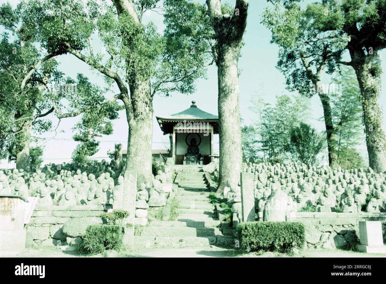 Stone sculptures at Otagi Nenbutsu-Ji Temple in Kyoto Stock Photo - Alamy