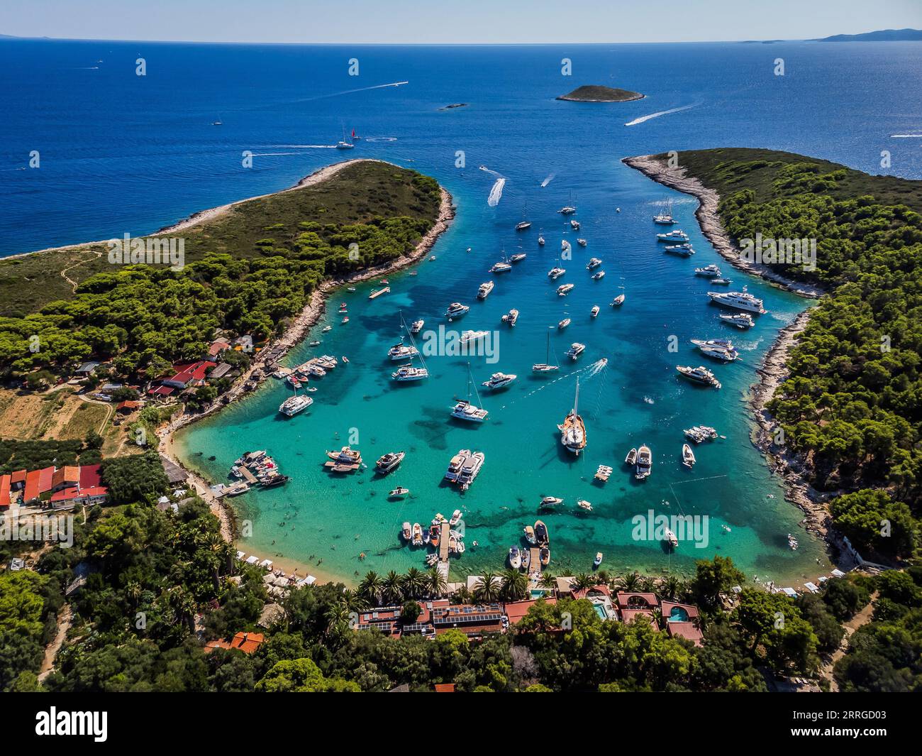 Split view sea bottom hi-res stock photography and images - Alamy