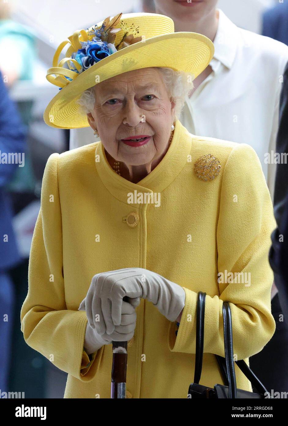 220518 -- LONDON, May 18, 2022 -- Britain s Queen Elizabeth II attends ...