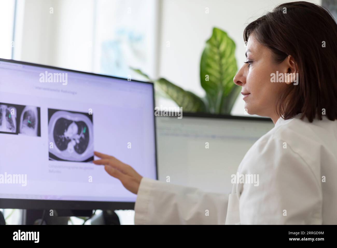 Doctor findings hi-res stock photography and images - Alamy