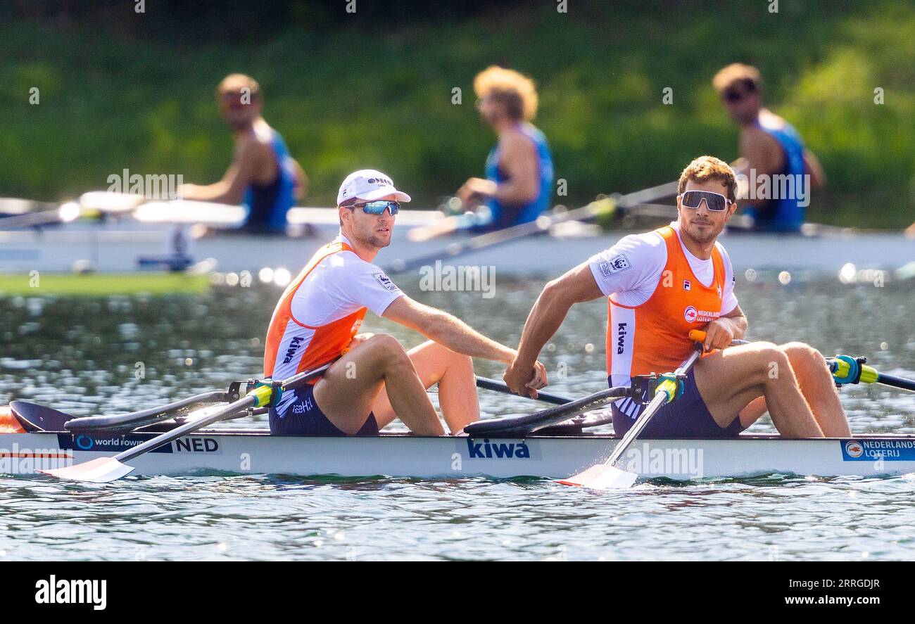 Double skiff skull hi-res stock photography and images - Alamy