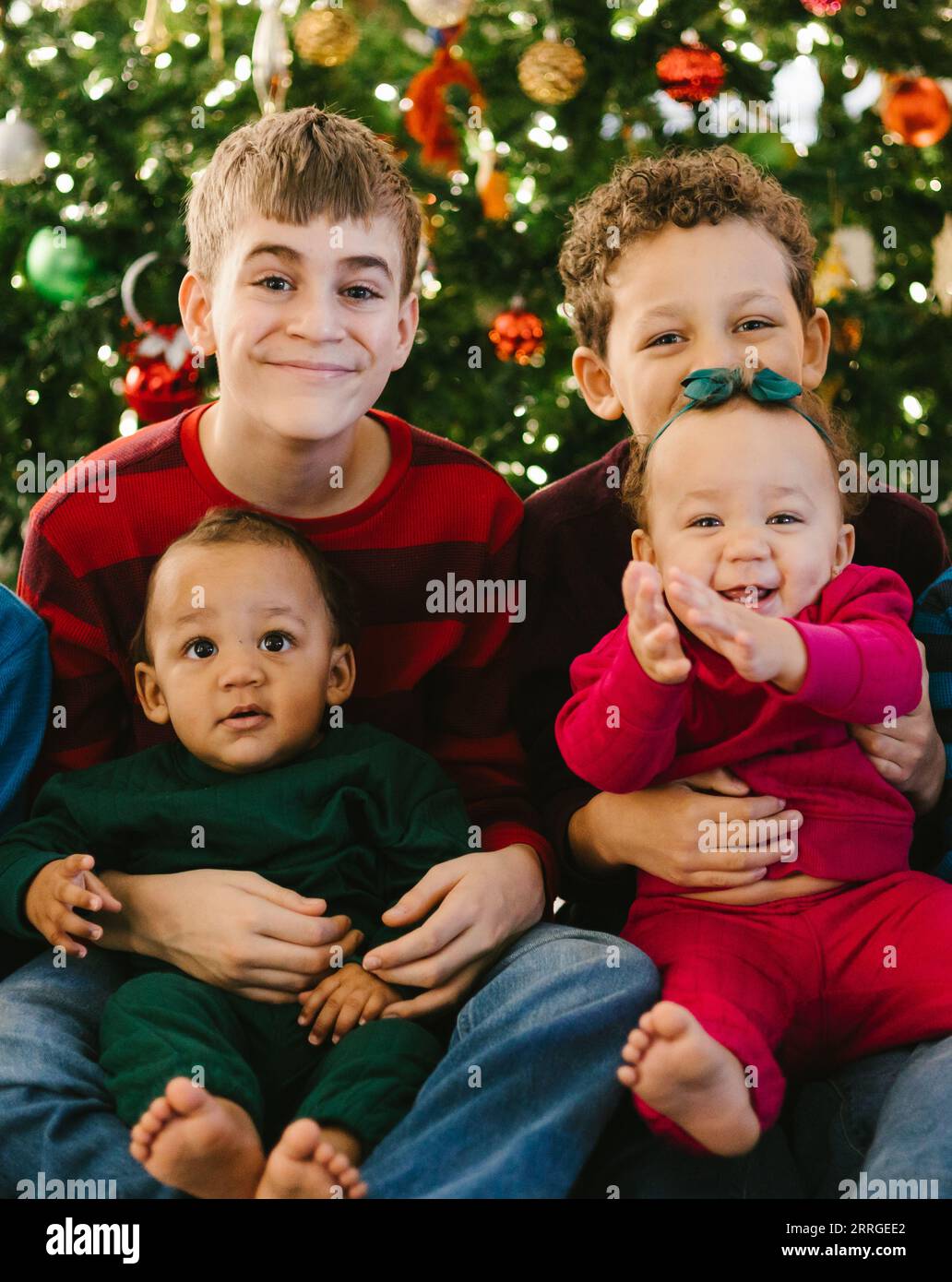 Brothers and sisters and baby hi-res stock photography and images - Alamy