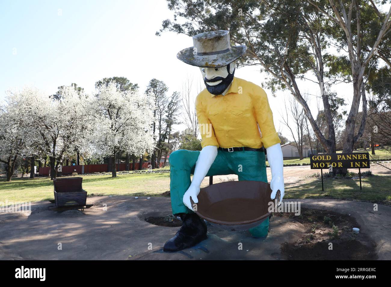 The big gold panner hi-res stock photography and images - Alamy