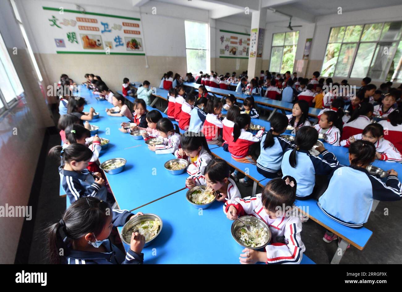 School canteen china hi-res stock photography and images - Alamy