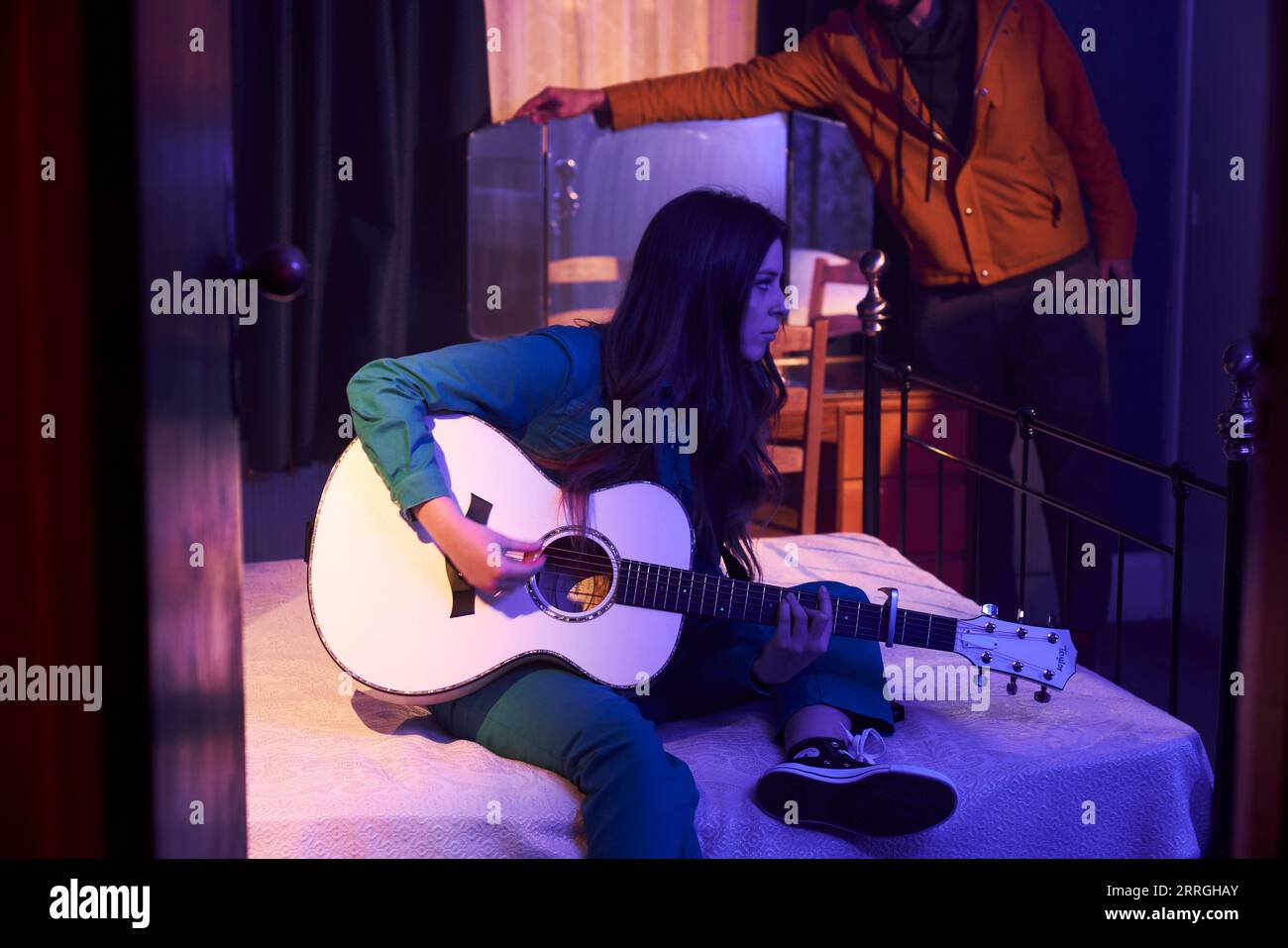 Singer jade bird hi-res stock photography and images - Alamy