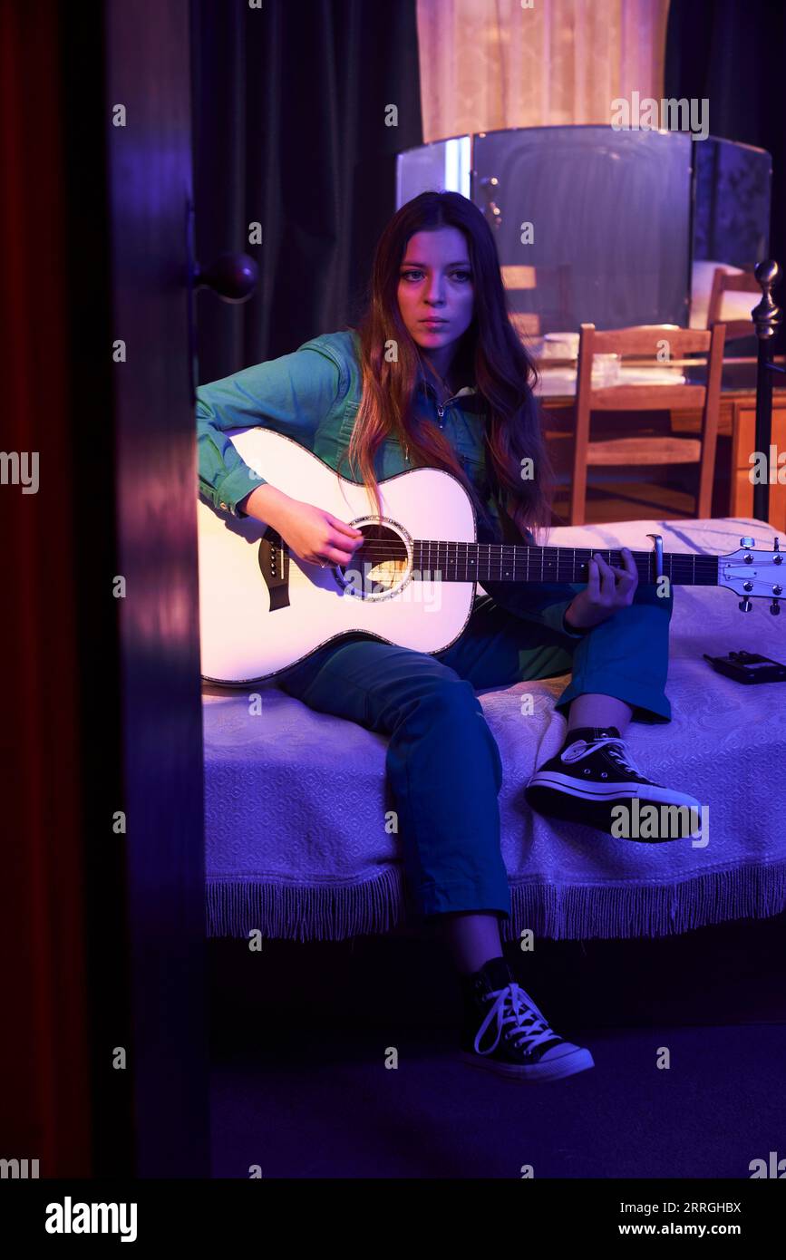 Jade bird musician hi-res stock photography and images - Alamy