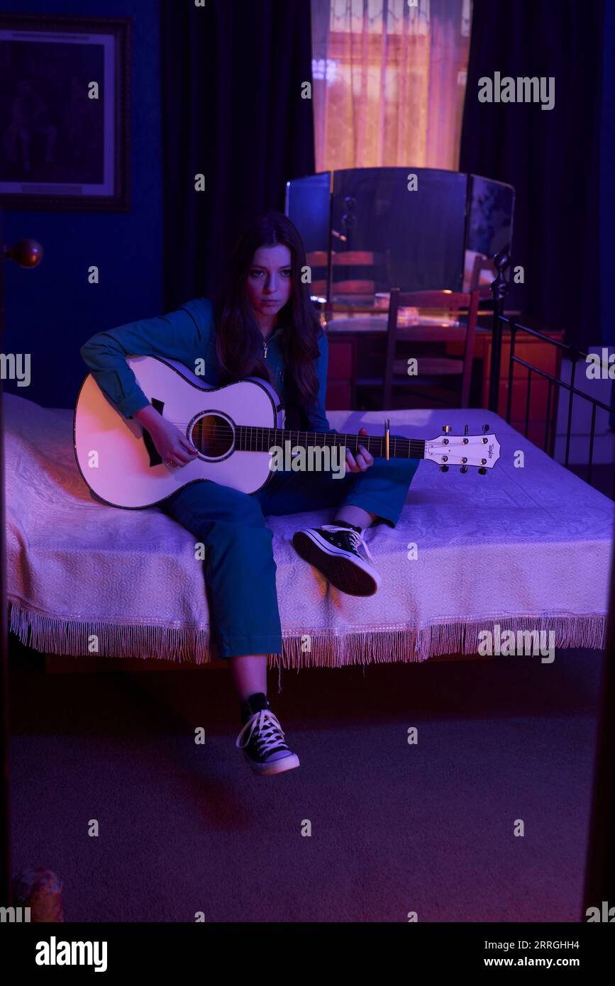 Jade bird musician hi-res stock photography and images - Alamy