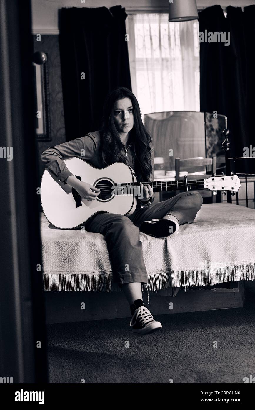 Jade bird musician hi-res stock photography and images - Alamy