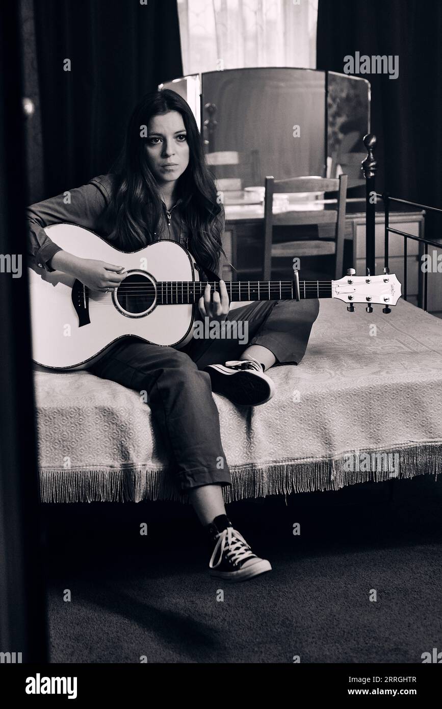 Jade bird musician hi-res stock photography and images - Alamy