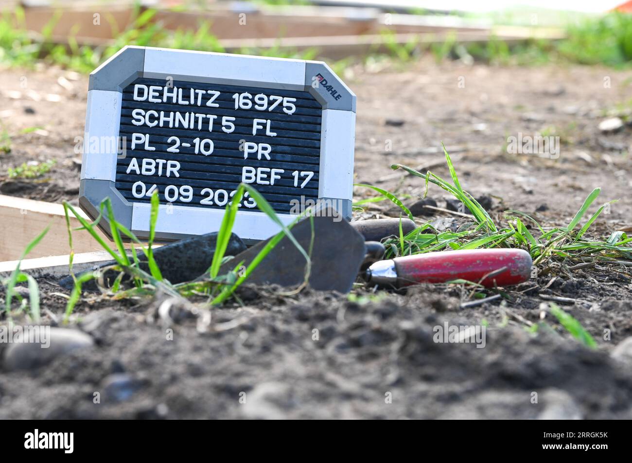 Drehlitz, Germany. 04th Sep, 2023. An excavation board marks the ...
