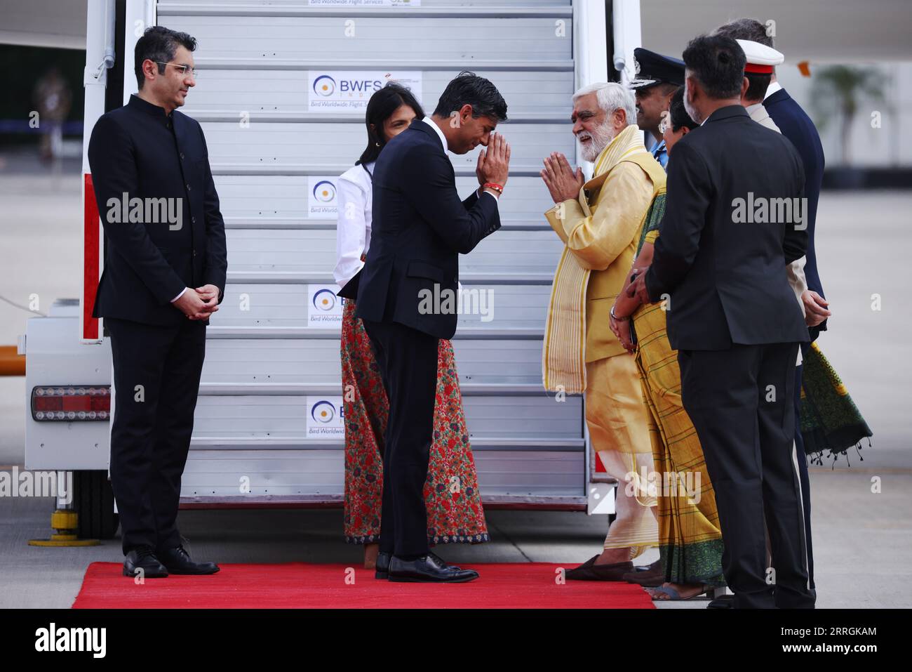 Prime Minister Rishi Sunak and wife Akshata Murty are met on the tarmac ...