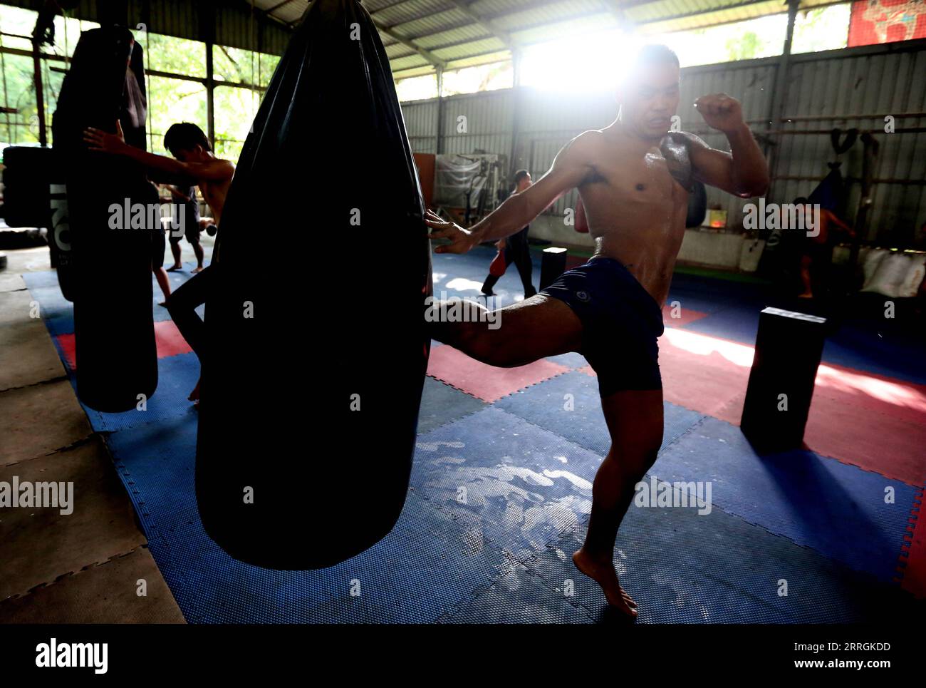 220525 -- YANGON, May 25, 2022 -- Amateurs for Lethwei, also known as ...