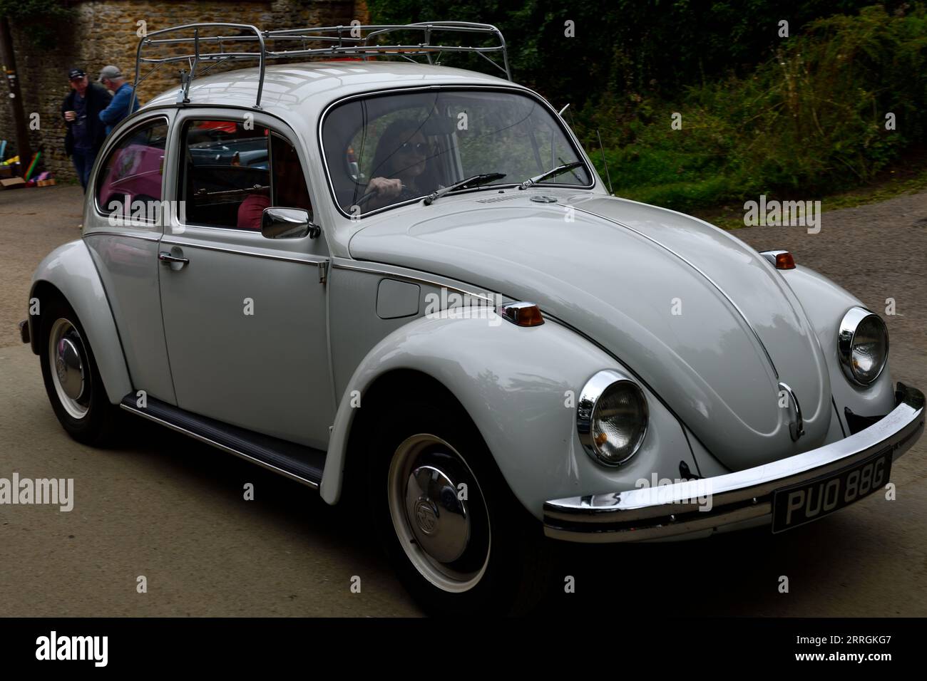 Cotswolds, UK. 13th Aug, 2023. Volkswagen Beetle leaving Hook Norton ...