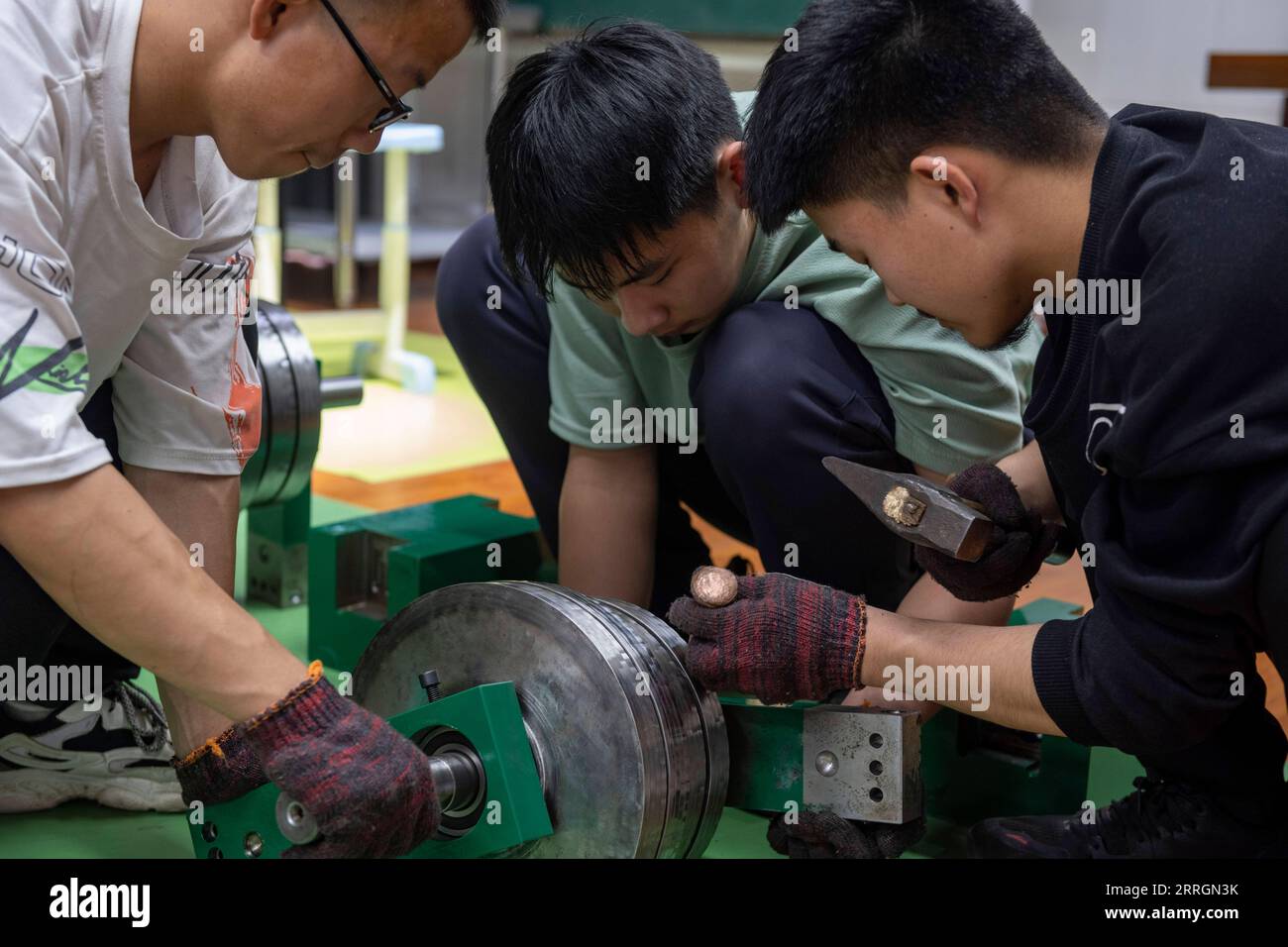 Dismantle the engine hi-res stock photography and images - Alamy