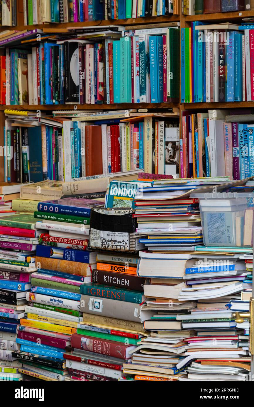 Inside old book shop hi-res stock photography and images - Alamy