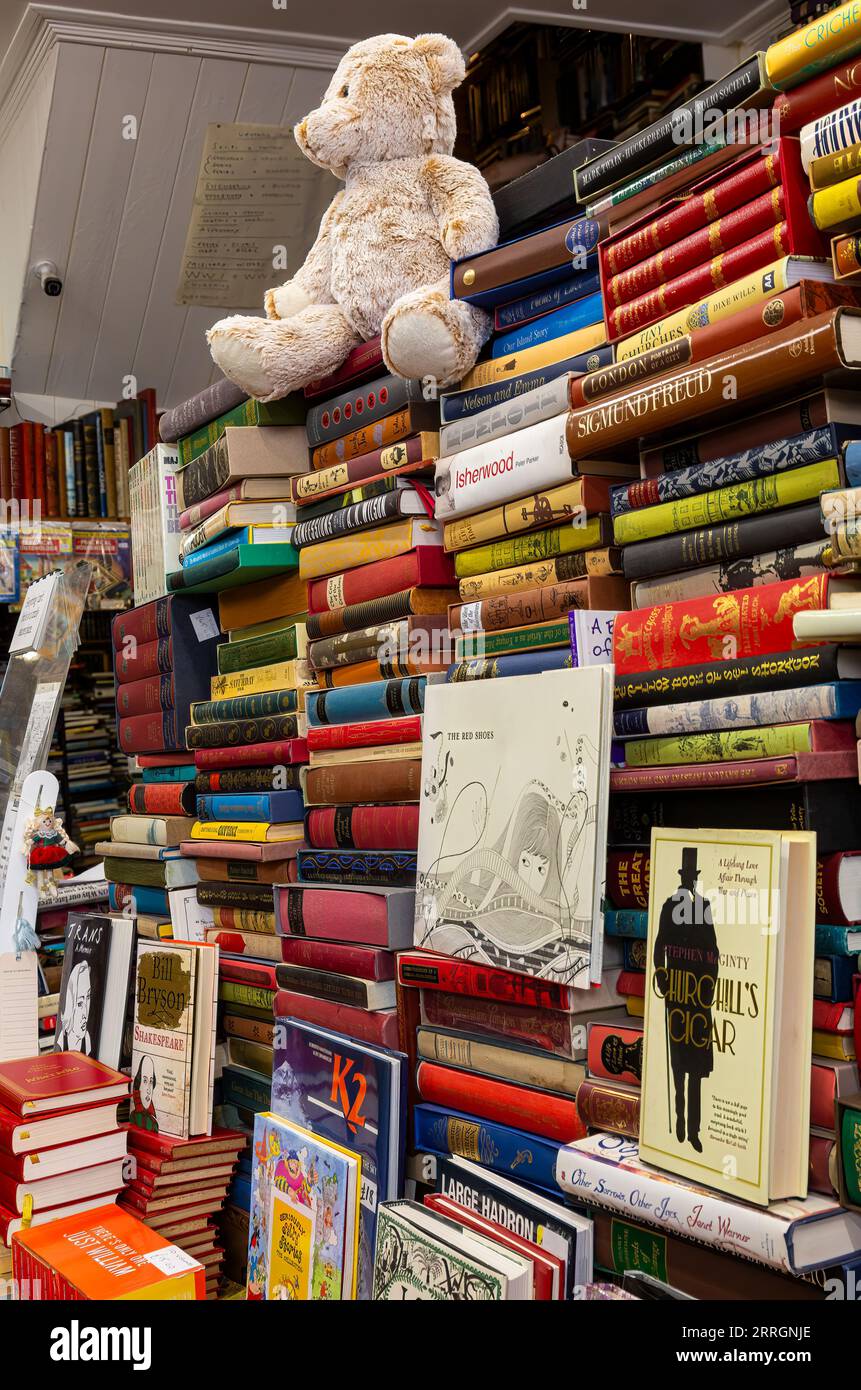Book shop uk hi-res stock photography and images - Alamy
