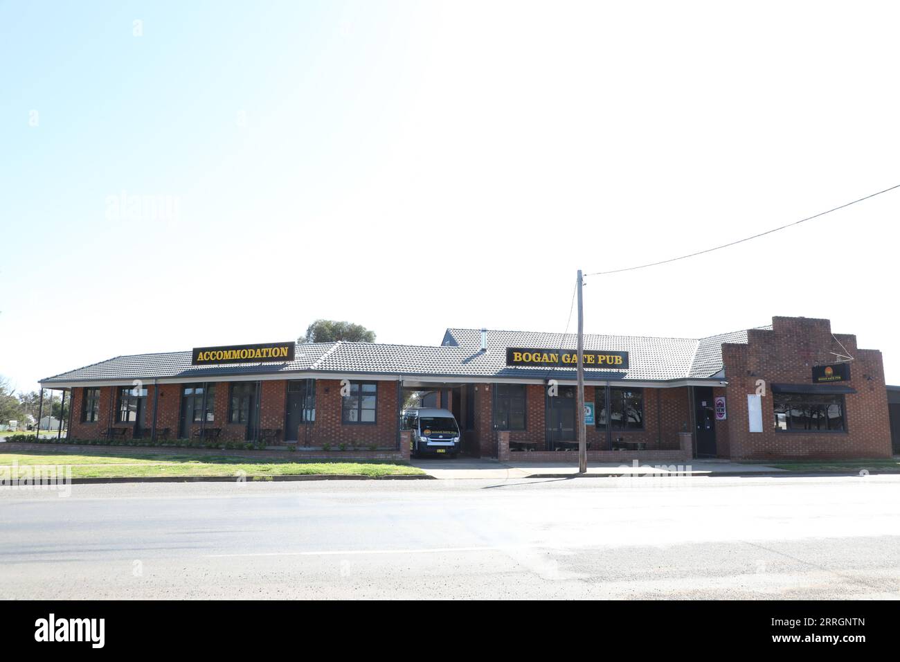 Village gate pub hi-res stock photography and images - Alamy