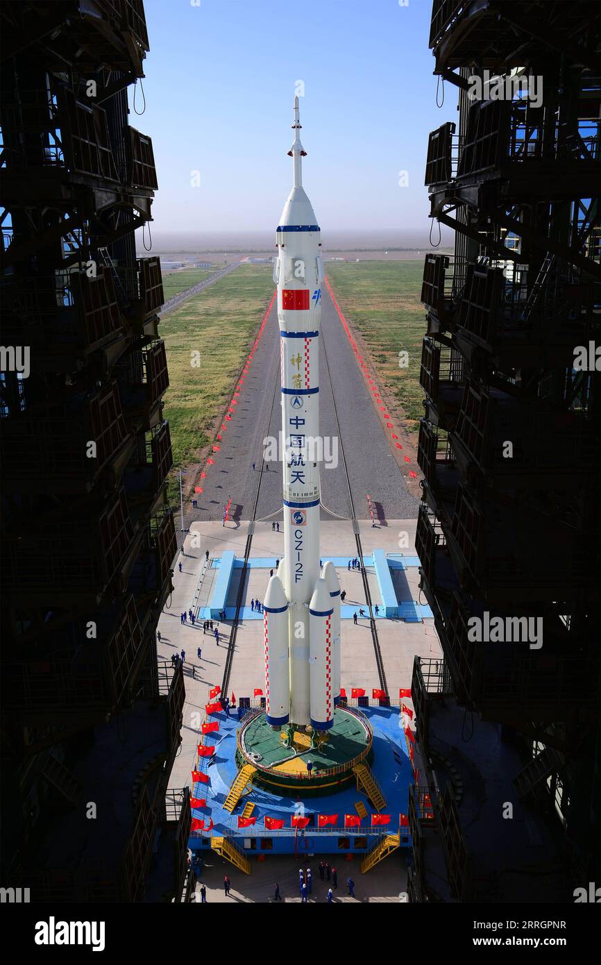 Shenzhou space rocket hi-res stock photography and images - Alamy