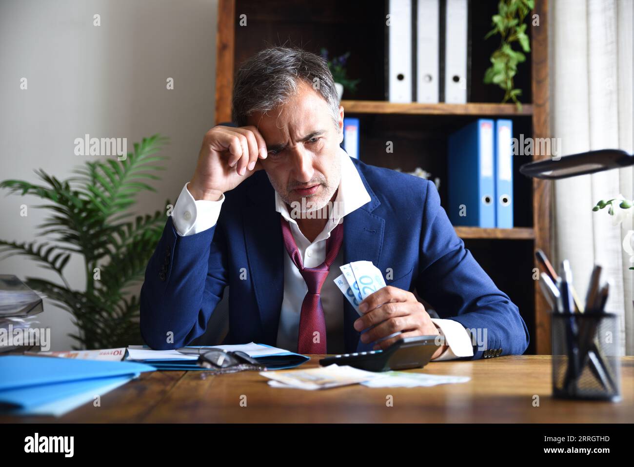 Dejected man hi-res stock photography and images - Alamy