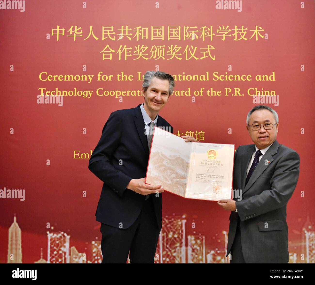 220601 -- ROME, June 1, 2022 -- Chinese Ambassador to Italy Li Junhua R ...