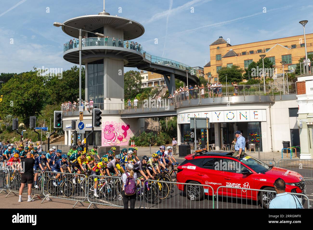 Southend on Sea, Essex, UK. 8th Sep, 2023. The teams of riders have ...