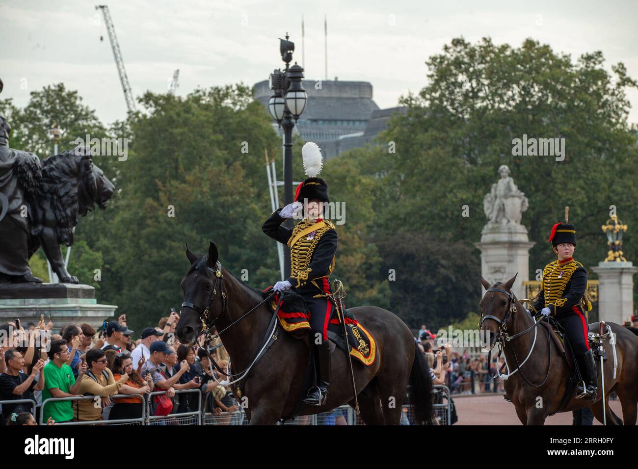 Buckingham palace queens death hi-res stock photography and images - Alamy