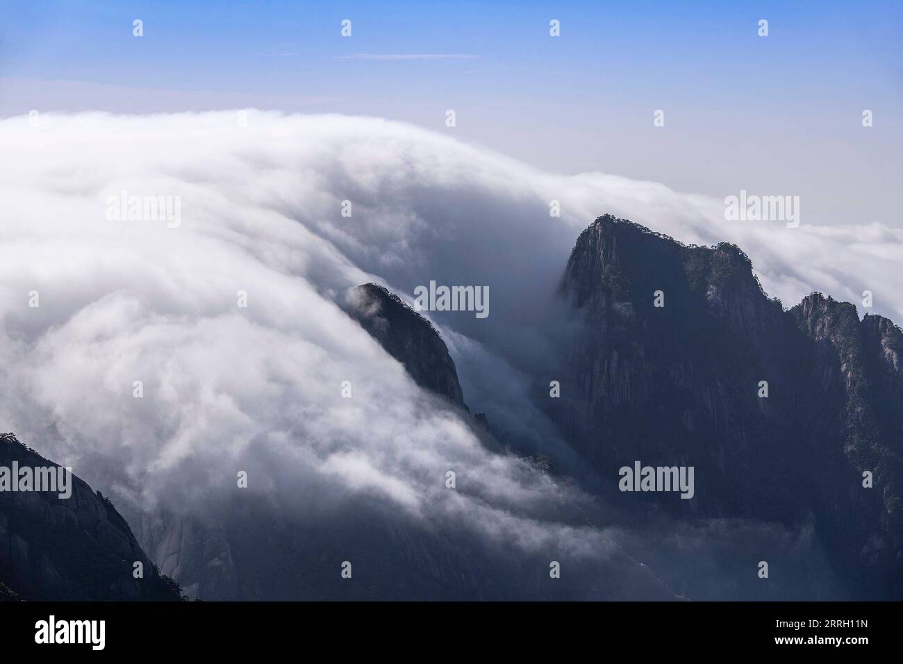 220607 -- HUANGSHAN, June 7, 2022 -- Photo taken on Nov. 20, 2018 shows the scenery of Mount ...