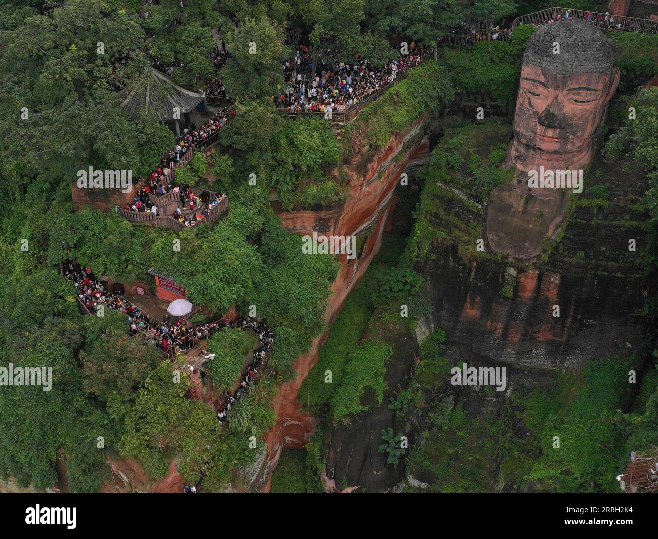 Leshan buddha aerial hi-res stock photography and images - Alamy