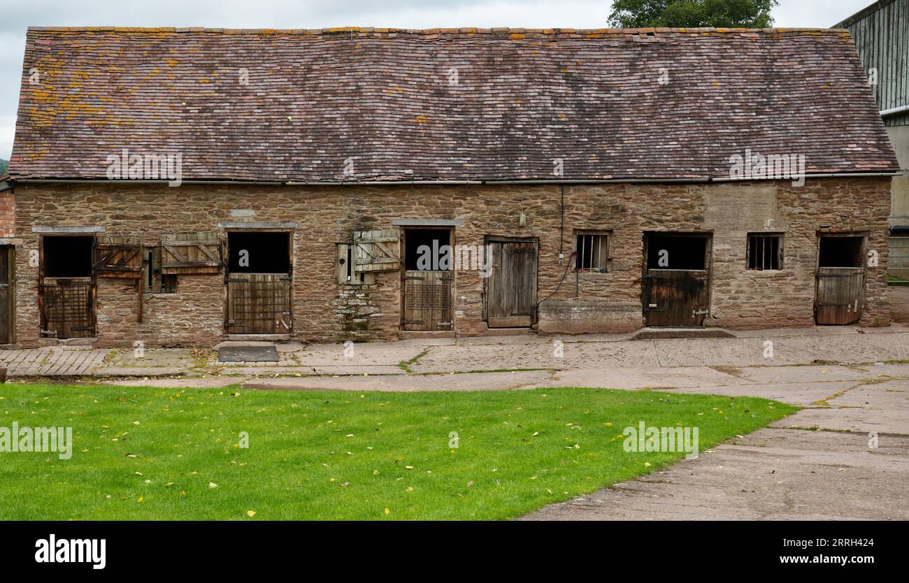 Old stone stable hi-res stock photography and images - Alamy