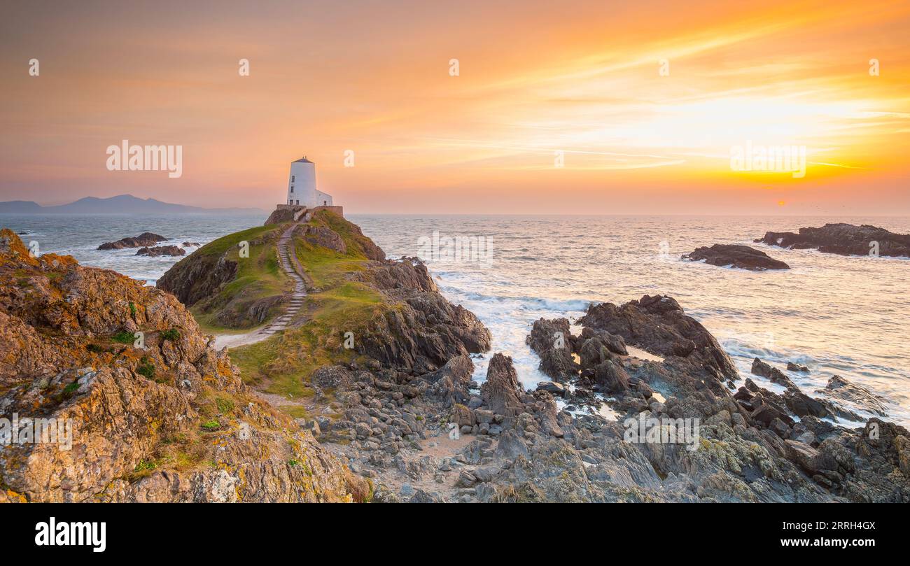 Twr bach lighthouse hi-res stock photography and images - Alamy