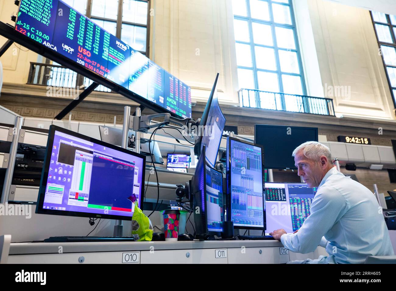 Nyse stock trader rise hi-res stock photography and images - Alamy