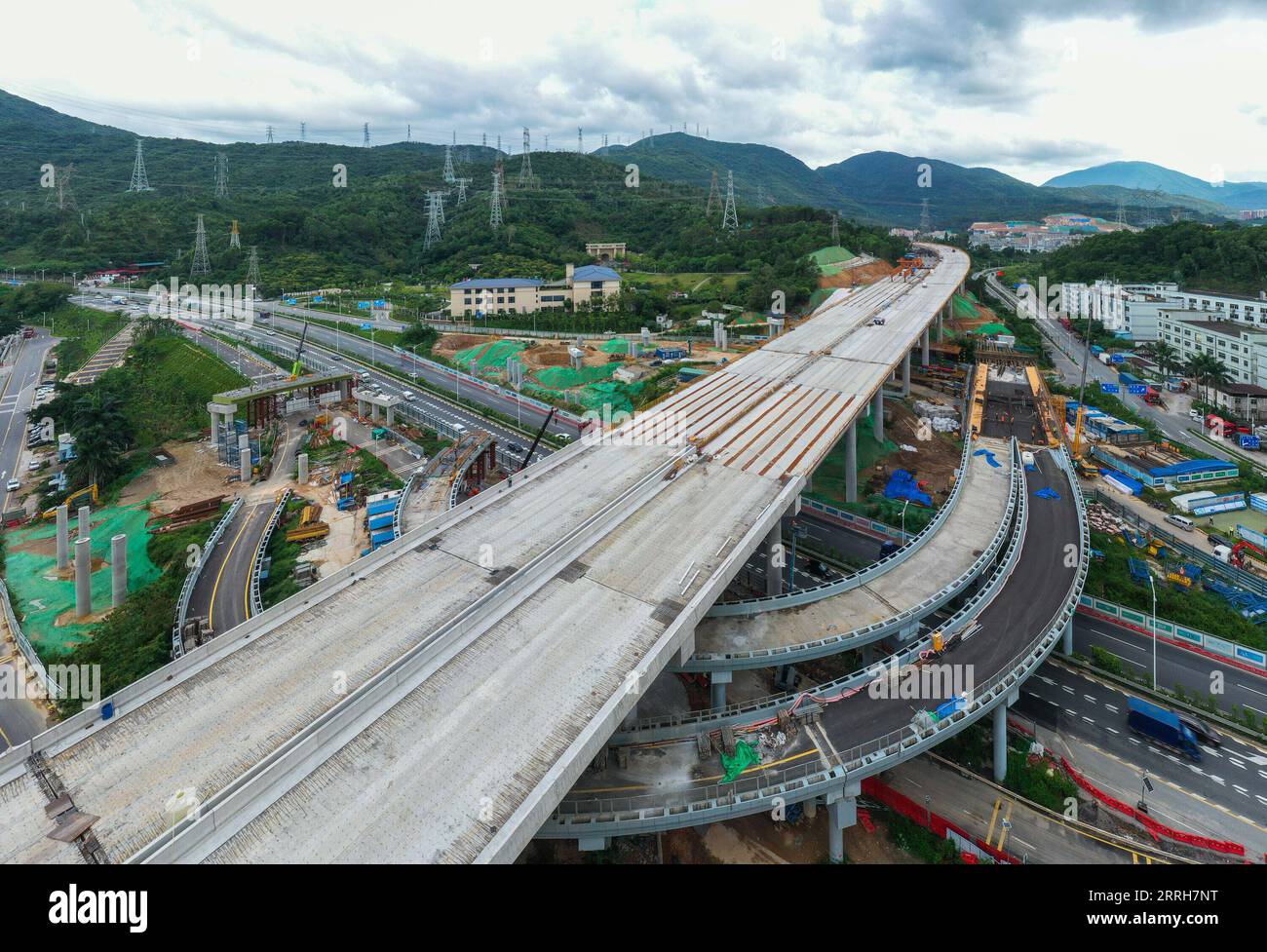 Luohu port hi-res stock photography and images - Alamy