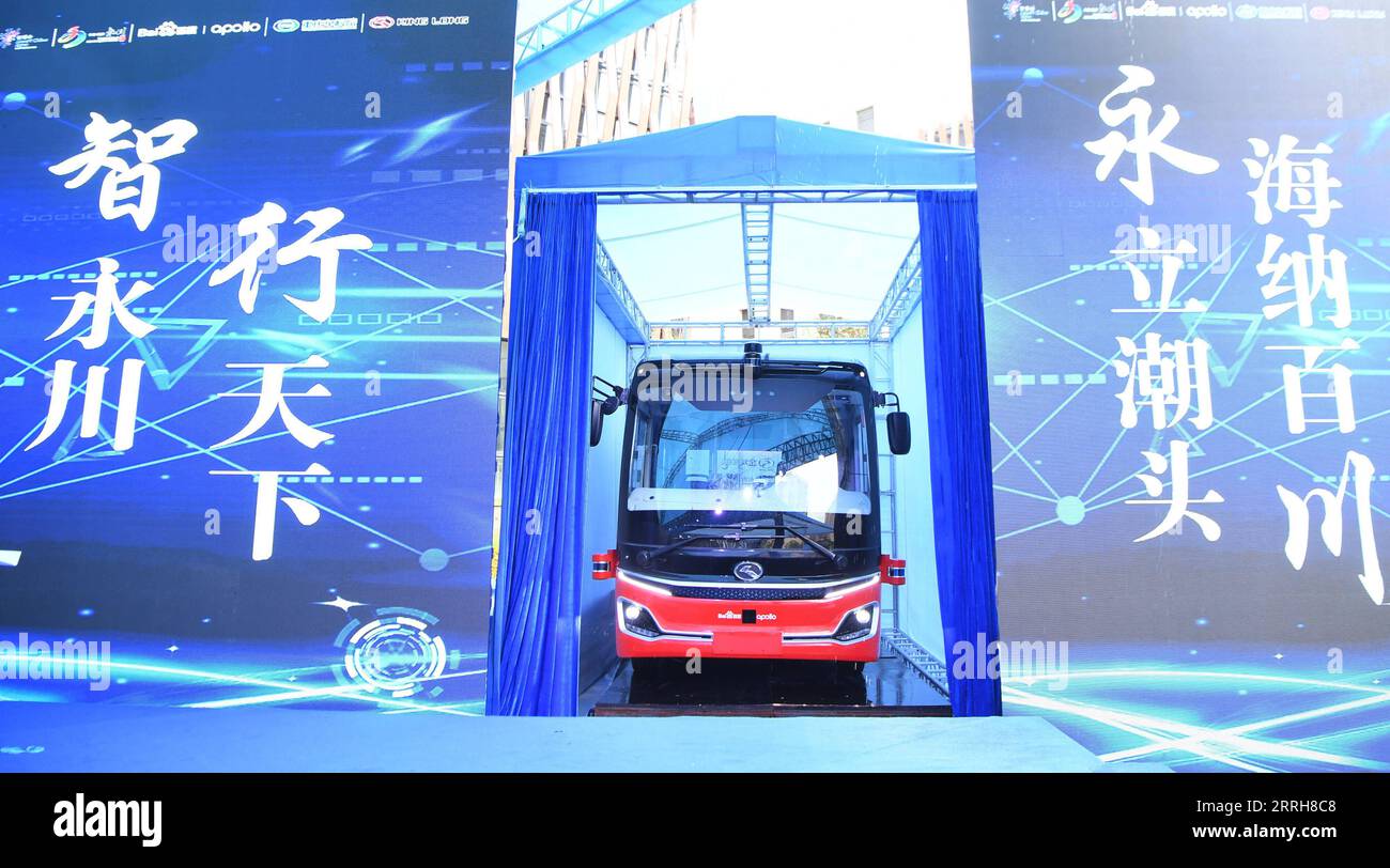 China autonomous driving bus hi-res stock photography and images - Alamy