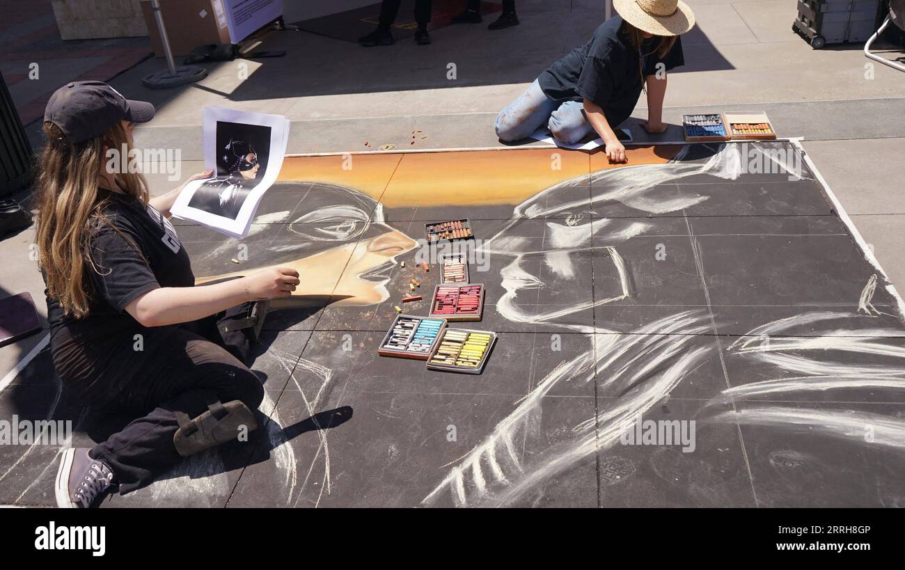 220619 -- PASADENA U.S., June 19, 2022 -- Chalk artists create a work ...