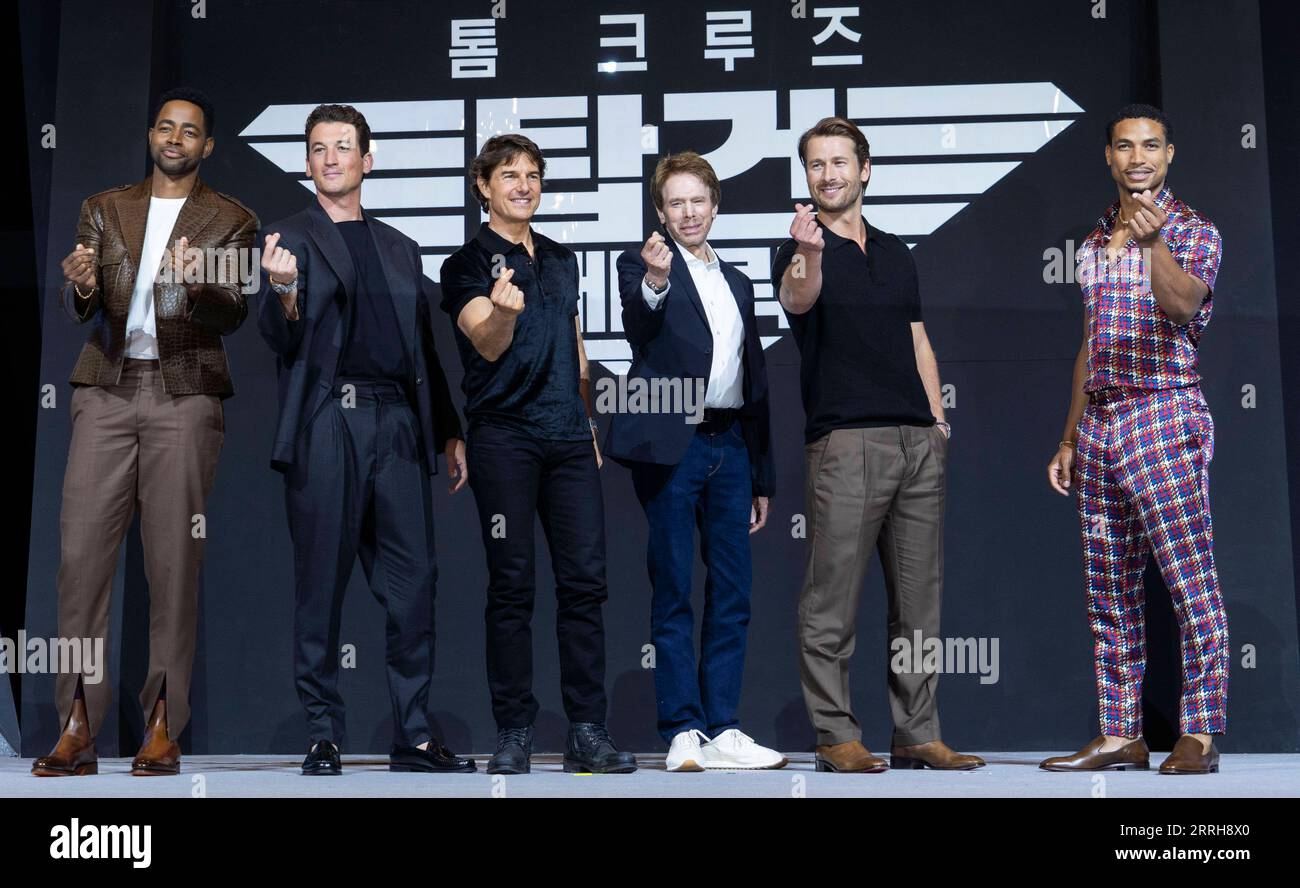 220620 -- SEOUL, June 20, 2022 -- Actor Tom Cruise 3rd L, producer ...