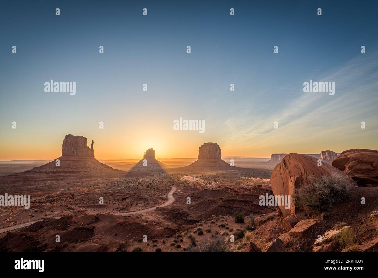 Countryside valley scenery night hi-res stock photography and images ...