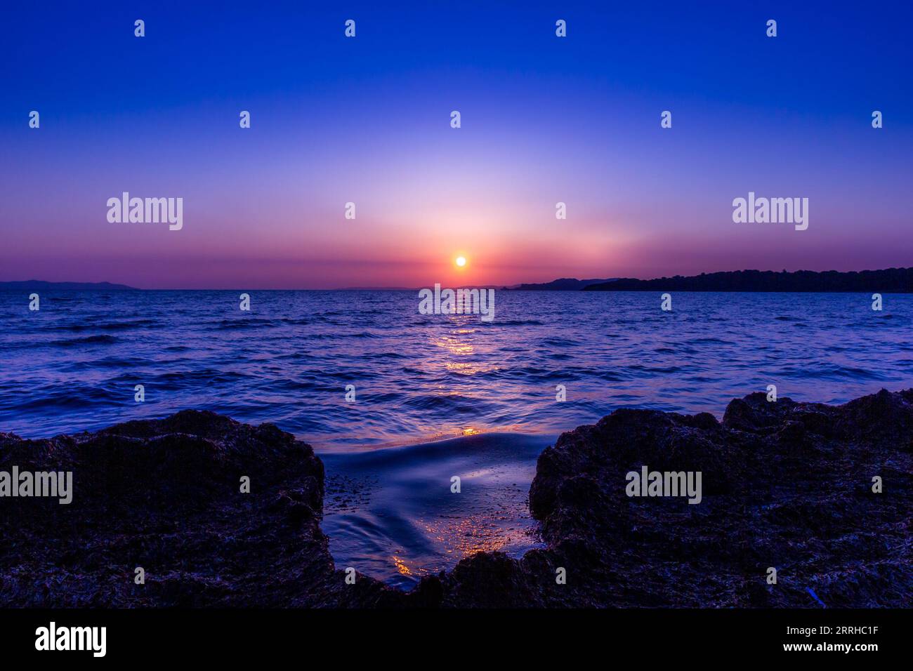 Sunset over ocean nature hi-res stock photography and images - Alamy