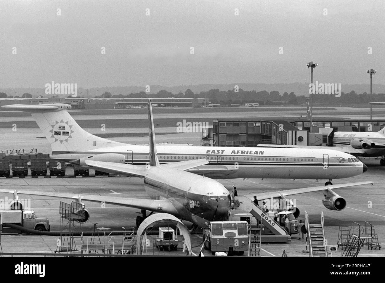 East African Airways Super VC-10 jet, 5X UVJ at Heathrow Airport ...