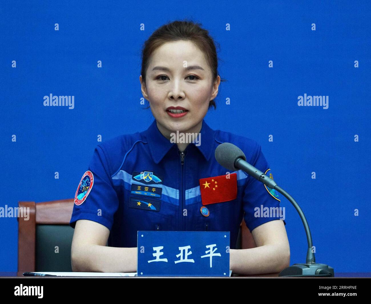 Stage atpresent hi-res stock photography and images - Alamy