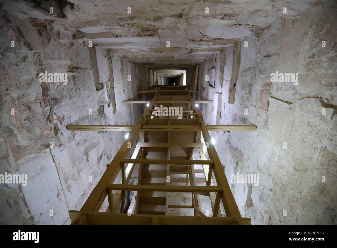 220705 -- GIZA, July 5, 2022 -- Photo taken on July 5, 2022 shows an ...