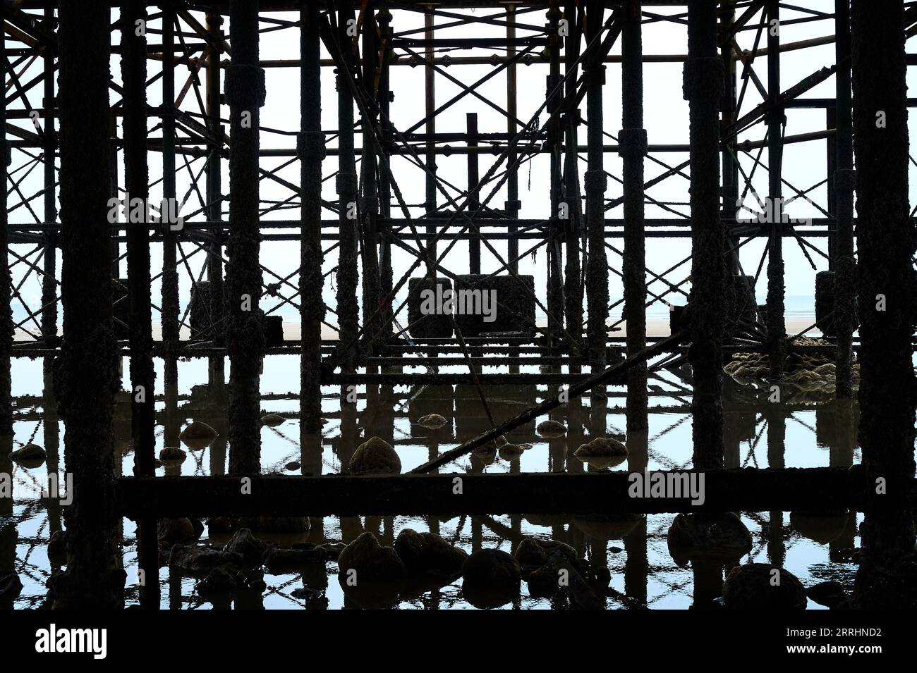 Silhouetted pier structure hi-res stock photography and images - Alamy