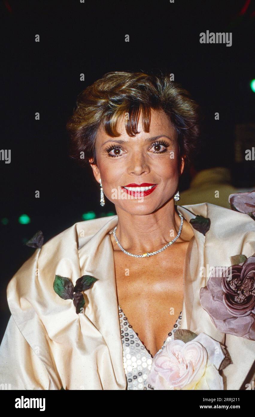 Uschi Glas, deutsche Schauspielerin, bei einer Abendveranstaltung in München, Deutschland um ...