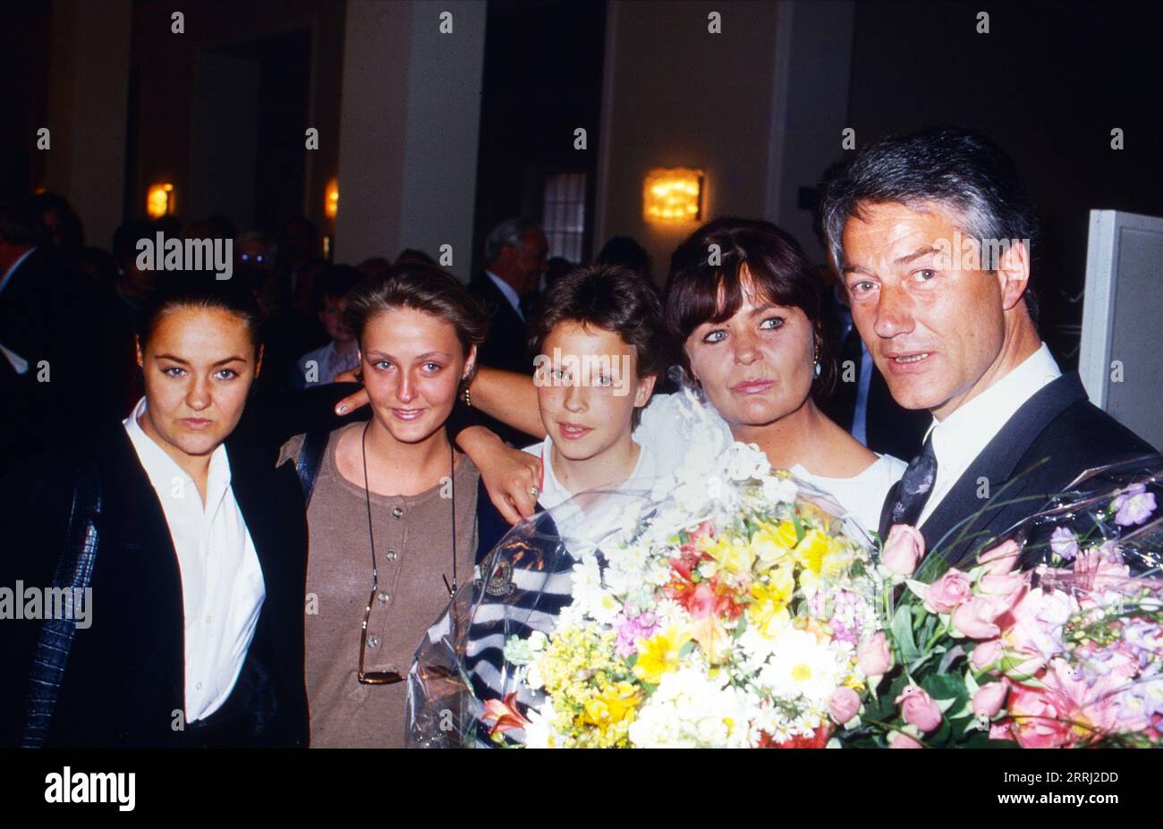 Björn Engholm mit Ehefrau Barbara und den Töchtern Britt und Kerstin ...