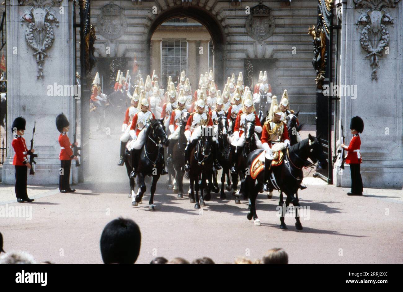 Wachsoldaten ziehen vom Buckingham Palace auf die Mall anlässlich des ...