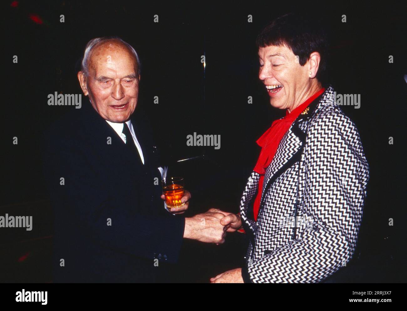 Altkanzlergattin Loki Schmidt begrüsst Ehrengäste in Hamburg ...